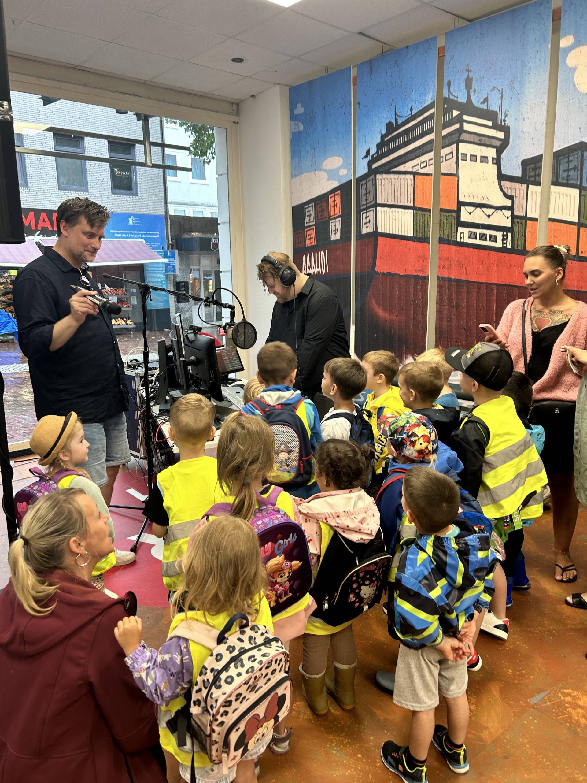 Die Schatzkinder zu Besuch im NDR Pop-Up-Studio - PEDIA